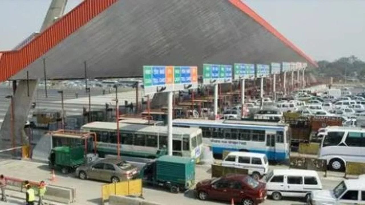 तर तुम्हालाही दुप्पट टोल भरावा लागणार, महाराष्ट्र सरकाराचा मोठा निर्णय ...