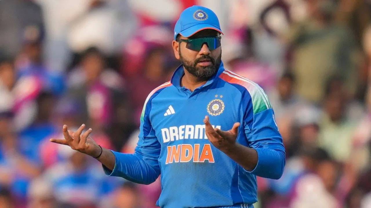 Rohit Sharma : 'रोहित शर्मा जाडा..' काँग्रेसच्या प्रवक्त्याने तोडले ...