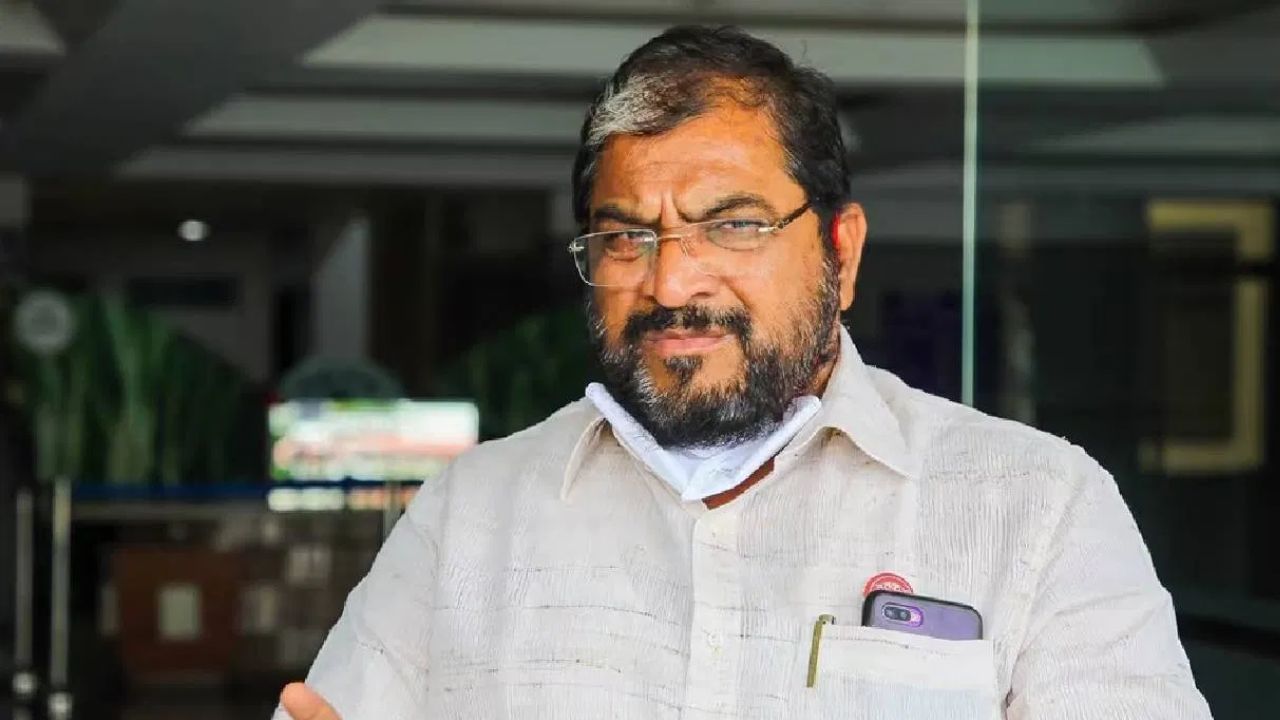 शेतकरी कर्जमाफीवर बच्चू कडू यांच्यानंतर आता राजू शेट्टी आक्रमक, सरकारला थेट इशारा - Marathi News ...