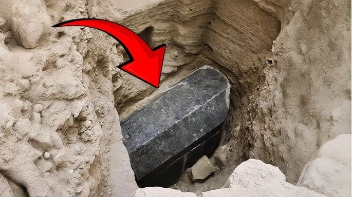 2000 वर्षे जुनी शवपेटी सापडली, दहशतीखाली लोक, रक्त पिण्यासाठी ...