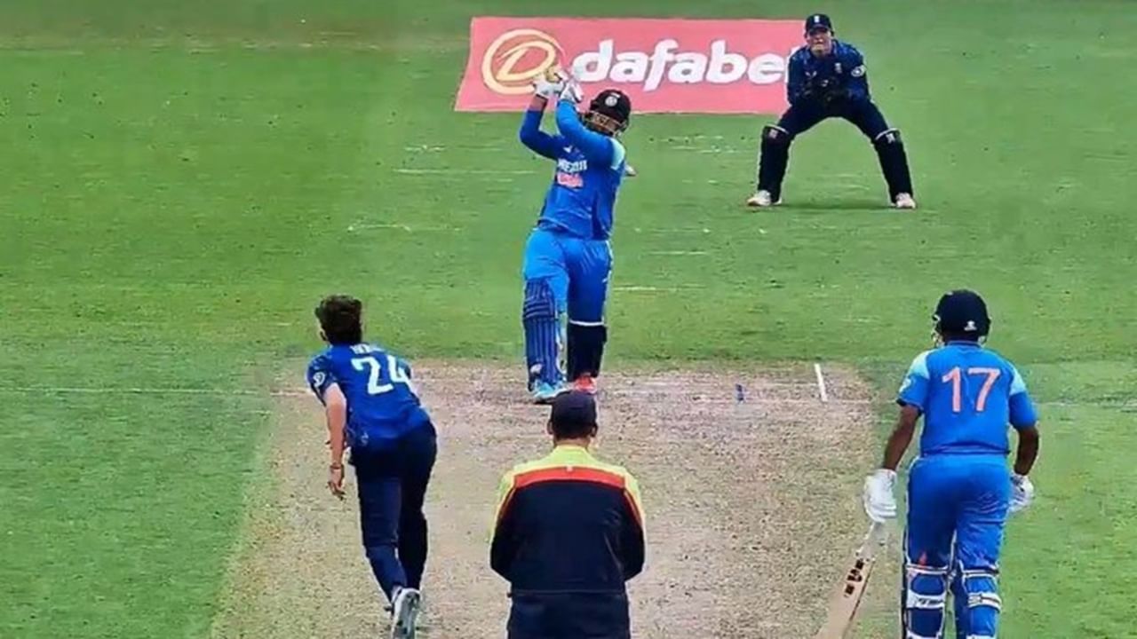 ENG vs IND : U19 टीम इंडियाची कडक सुरुवात, इंग्लंडचा पहिल्याच सामन्यात ...