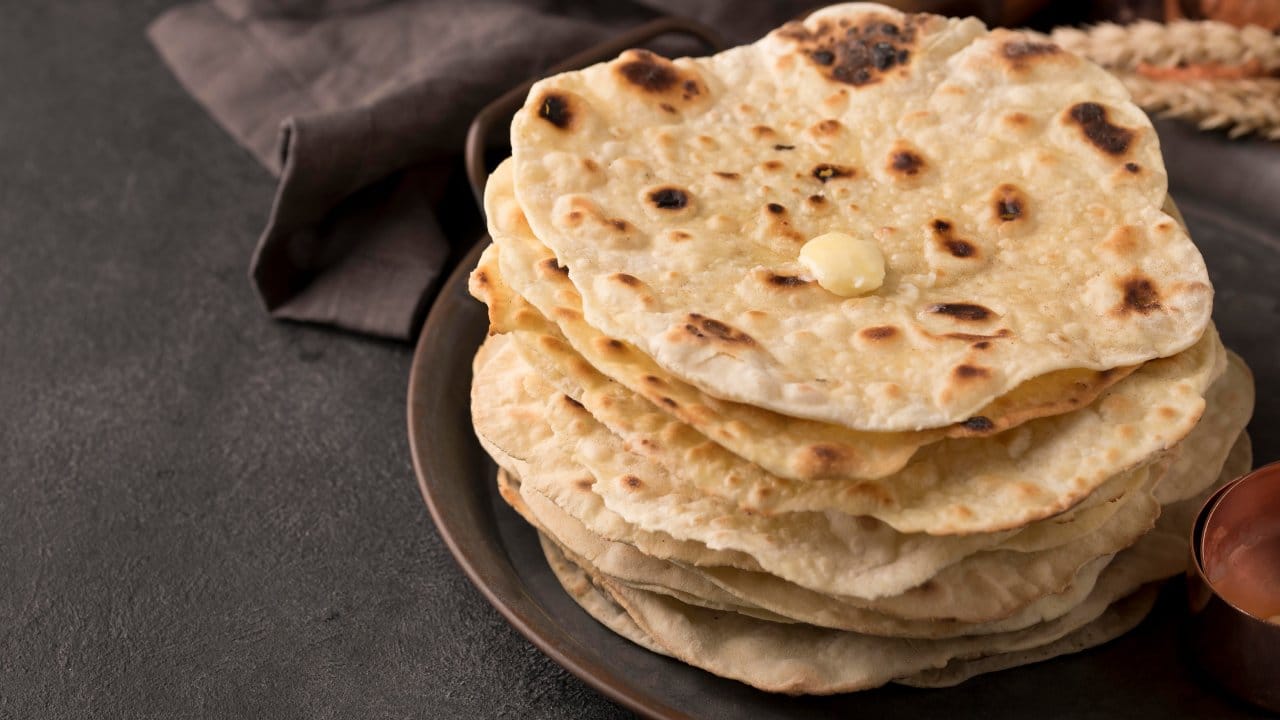 रोजच्या जेवणातील दोन चपात्या बदलतील तुमचं आयुष्य, उघडेल सुख-समृद्धीचं ...