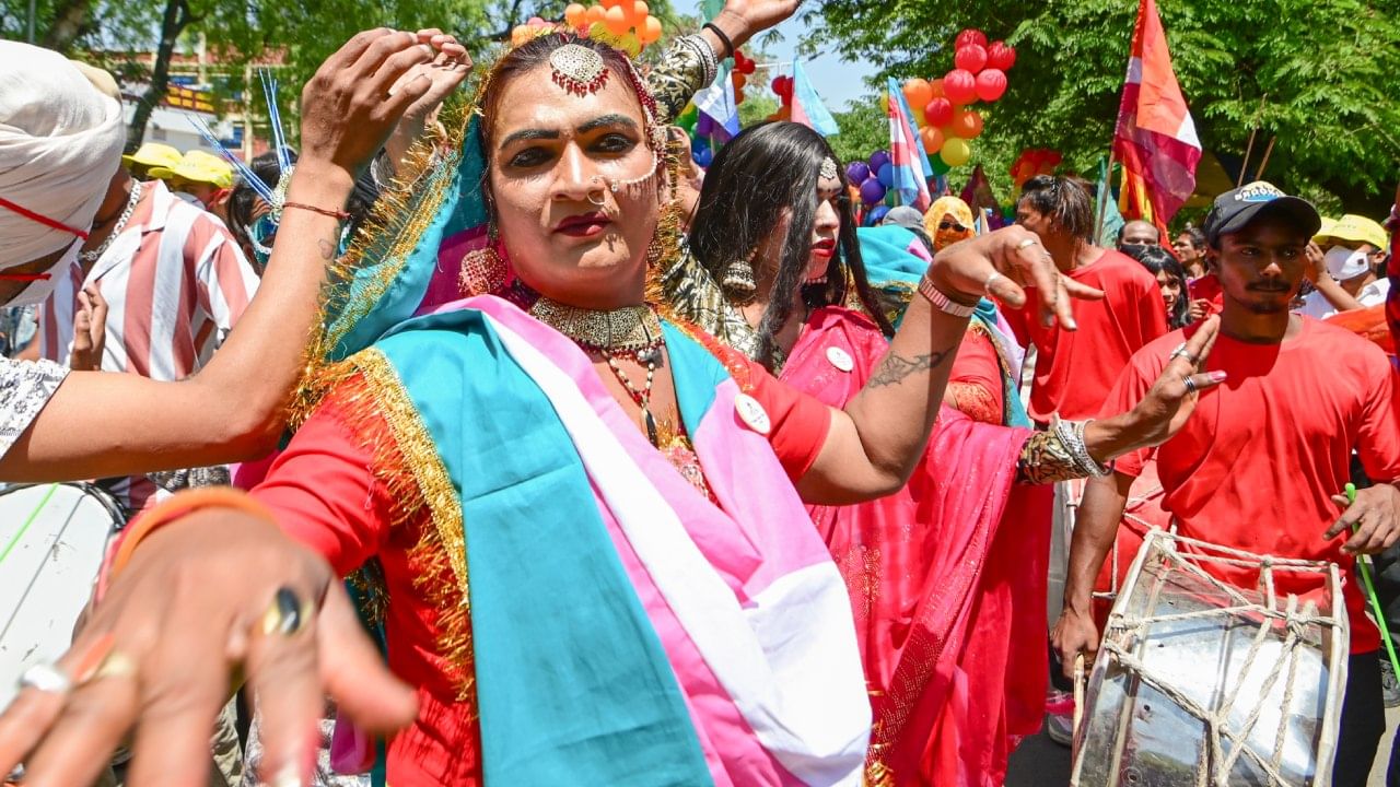 तृतीयपंथीयांकडून मिळालेला एक रुपया बदलू शकतो तुमचं नशीब, कसं? जाणून ...