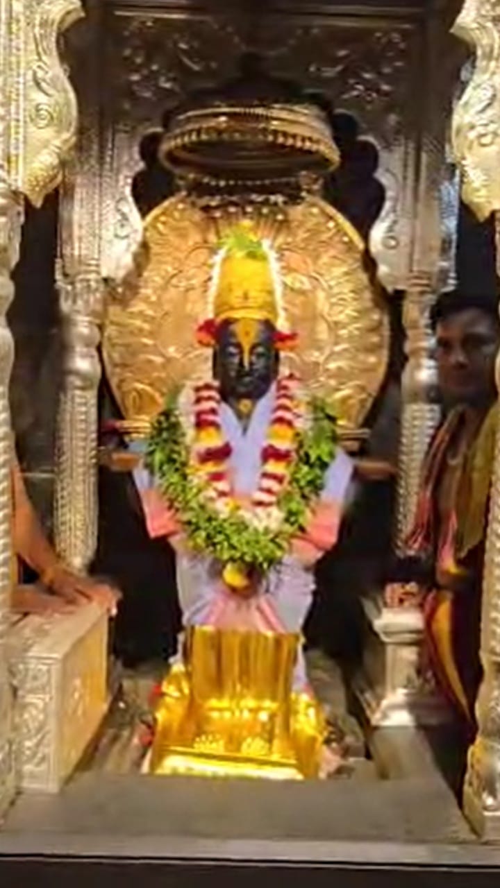 आषाढी वारीनंतर विठुरायाची प्रक्षाळ पूजा, थकलेल्या देवाला गरम स्नान ...