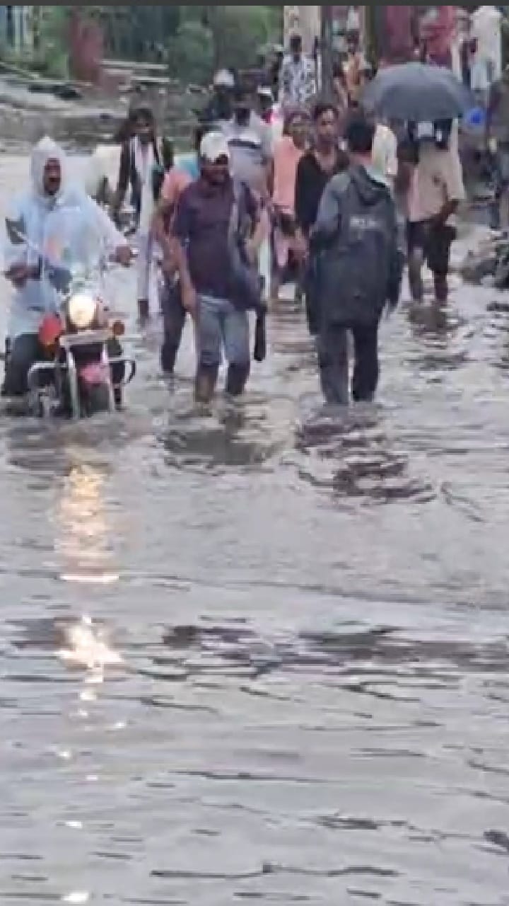 वसईच्या राजीवली परिसरात दोन ते तीन फूट पाणी 2 to 3 feet of water in ...