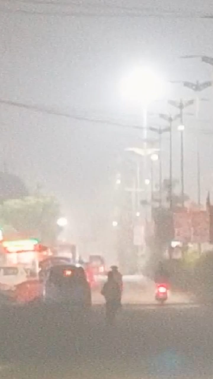बदलापुरात रात्रीच्या वेळेस वायू प्रदूषण, नागिरकांच्या आरोग्याशी खेळ air ...