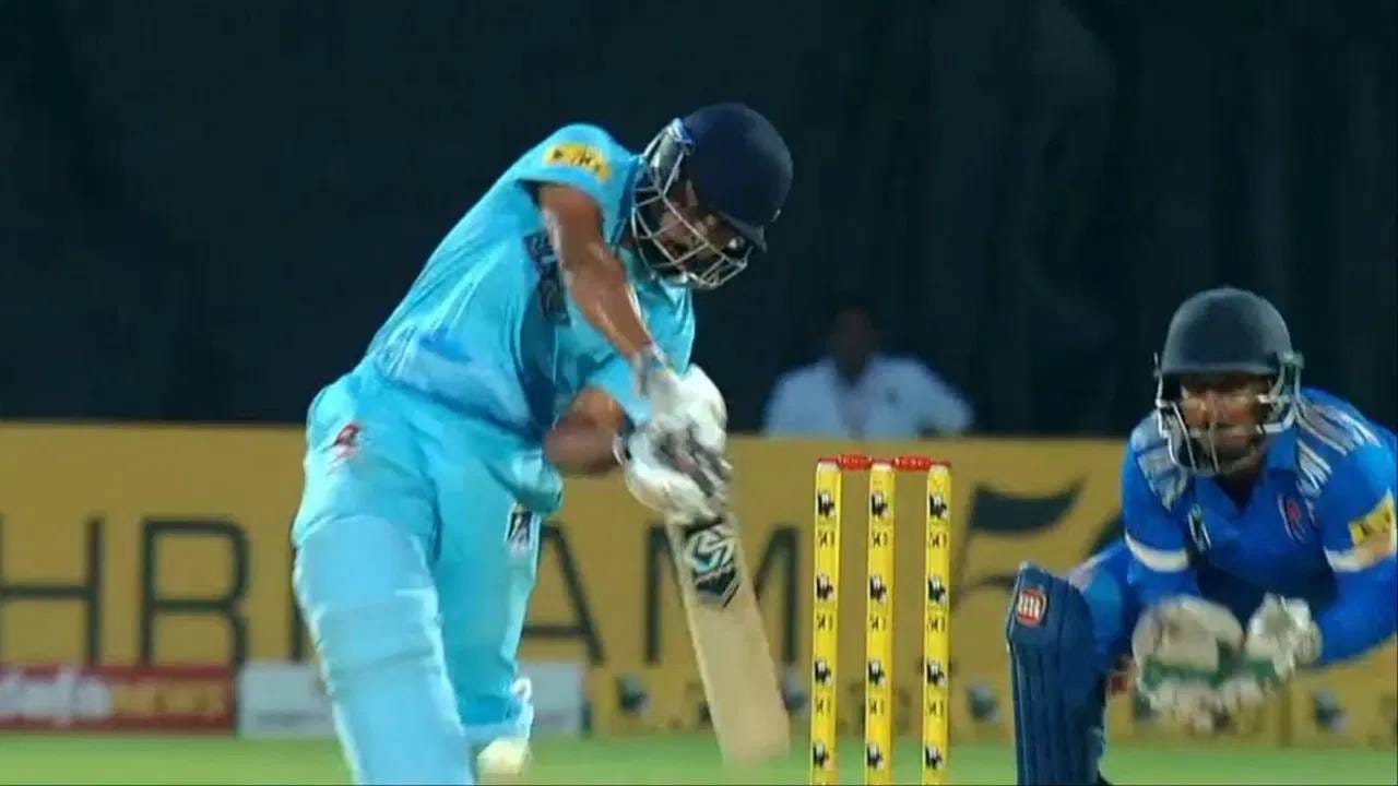 Arjun Tendulkar : पी. अर्जुन तेंडुलकरची तुफानी बॅटिंग, 258 च्या ...
