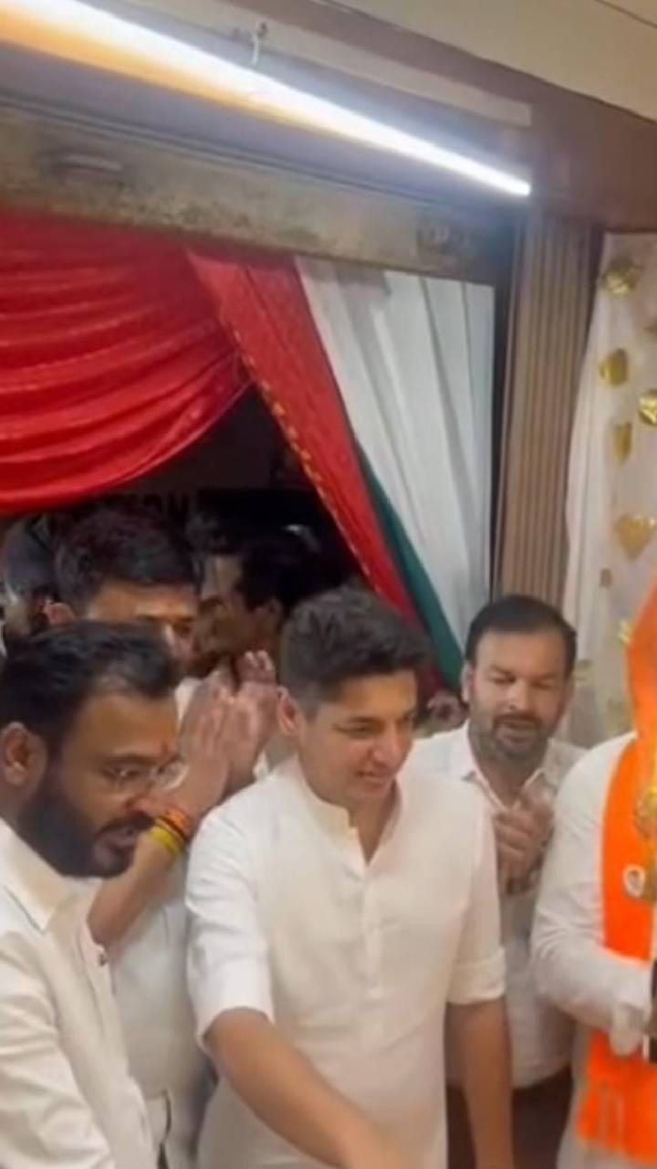राजकीय शत्रुत्व विसरून दोन आमदारांनी एकत्र केली गणरायाची आरती satyajit ...