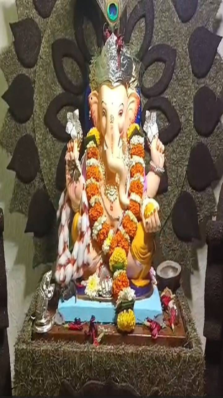 भारीच... गवती चहा अन् चहापत्तीचा वापर करून बाप्पासाठी अनोखं डेकोरेशन ...