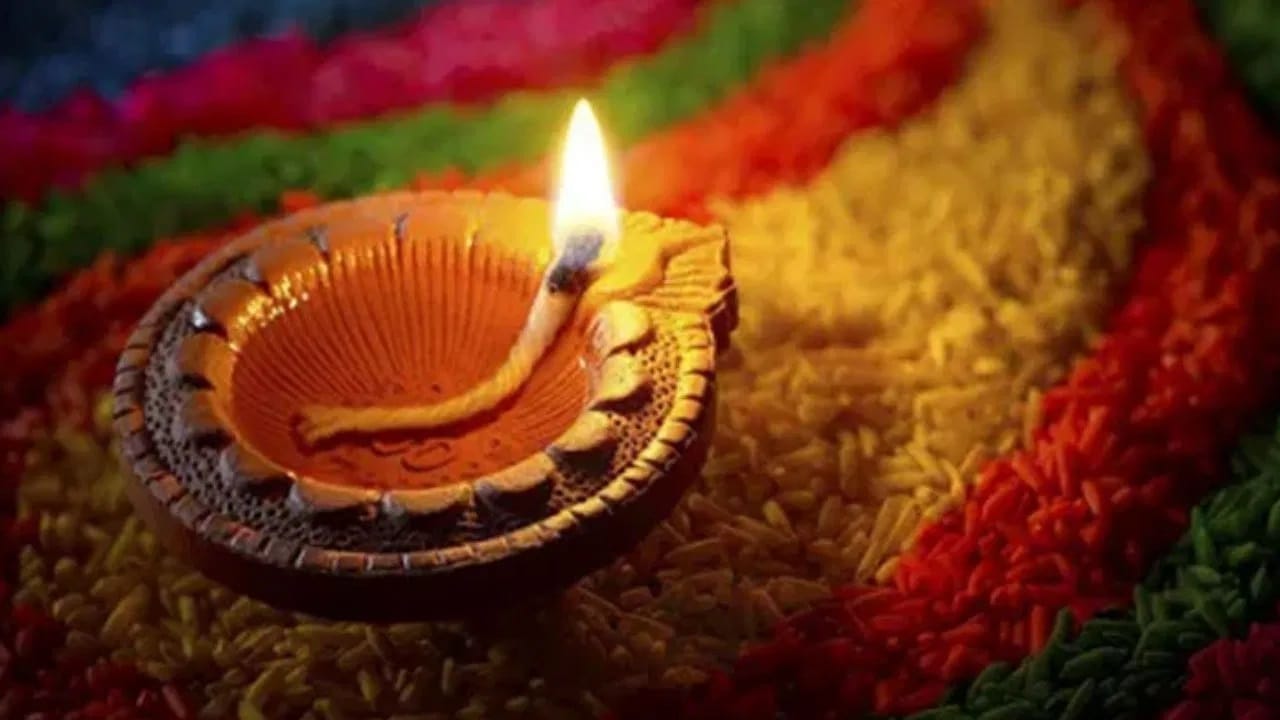 तेल की तूप कोणते दिवे दारात लावणं लाभदायक, जाणून घ्या महत्त्वाची गोष्ट ...