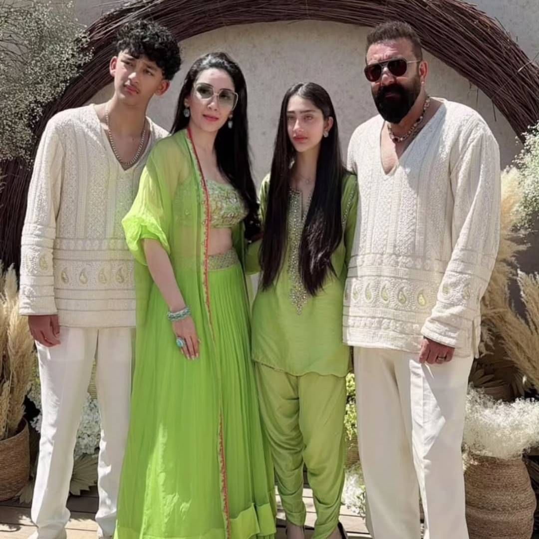 आजी नरगिस यांची कार्बन कॉपी आहे संजय दत्तची लेक; अभिनेत्याने पोस्ट केले ...