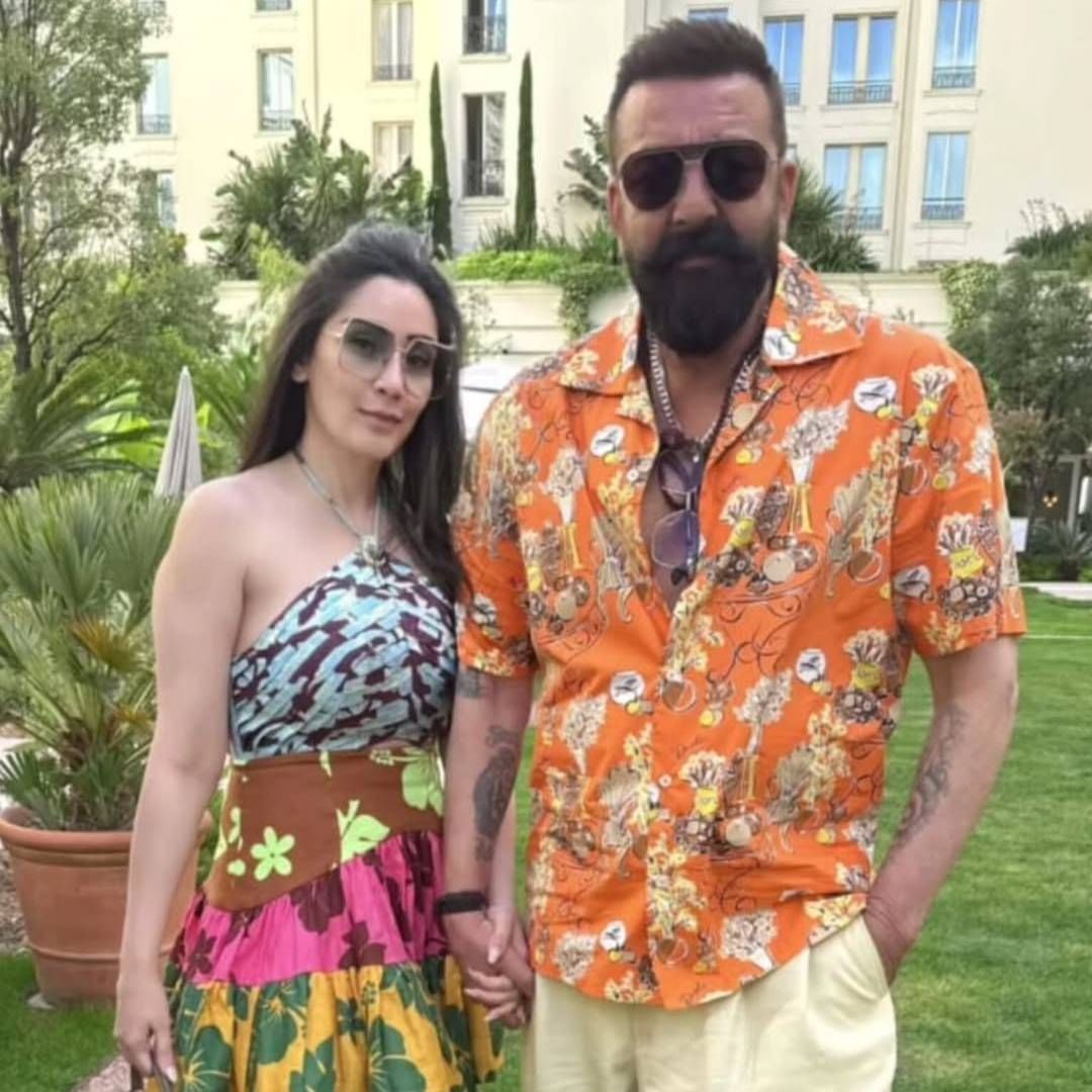 आजी नरगिस यांची कार्बन कॉपी आहे संजय दत्तची लेक; अभिनेत्याने पोस्ट केले ...