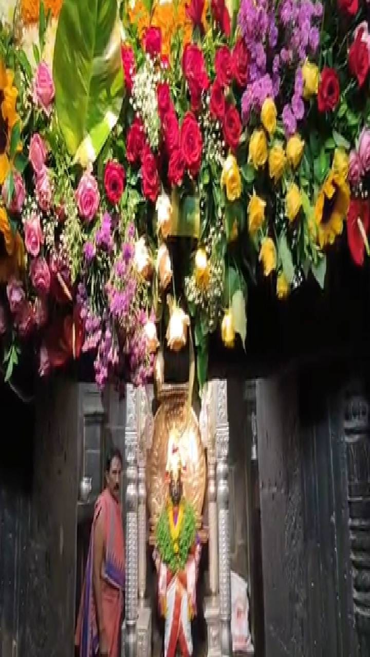 श्री विठ्ठल रुक्मिणी मंदिरात फुलांची आकर्षक सजावट Flower decoration at ...