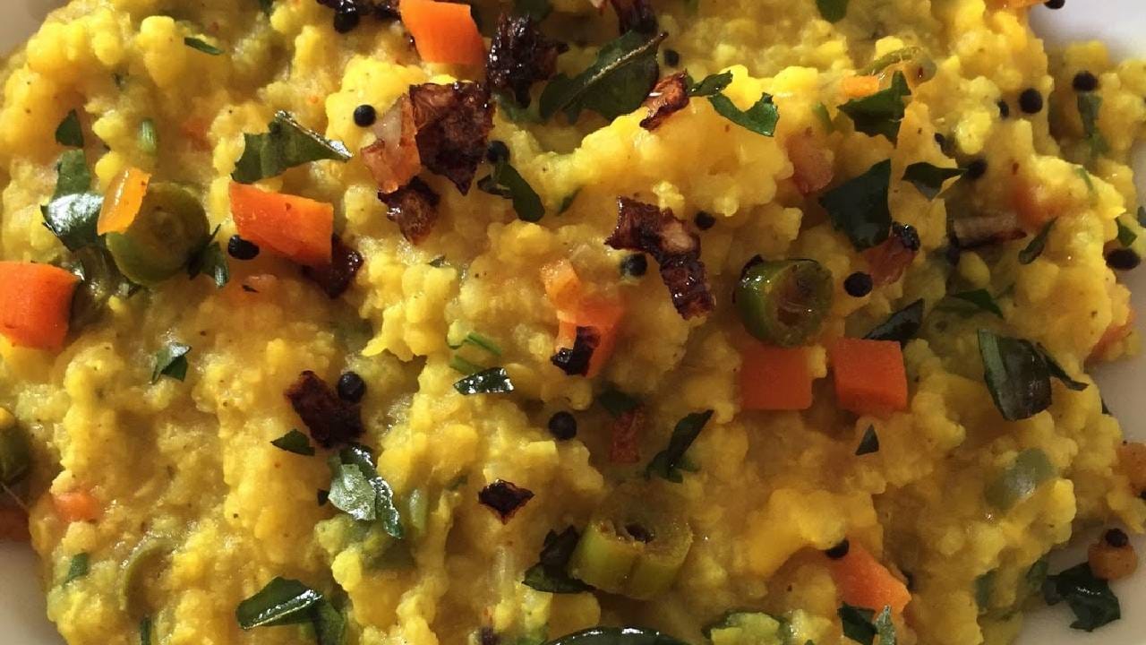 वाढलेल्या वजनामुळे त्रस्त आहात? मग या खिचडीचा करा दररोजच्या आहारात ...