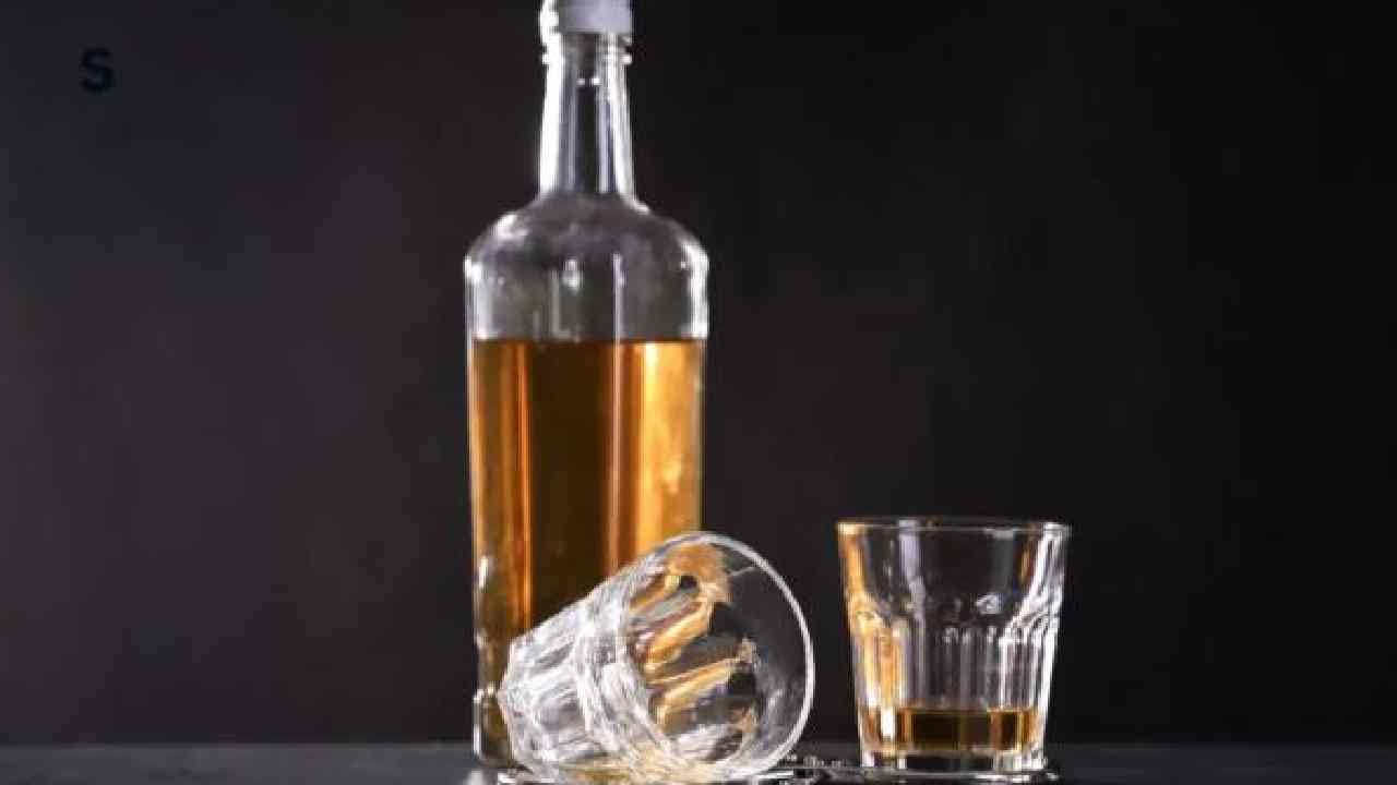 हिवाळ्यात दारूची नशा खरंच कमी चढते का? जाणून घ्या नेमकं सत्य काय? - Marathi News | Intoxication ...