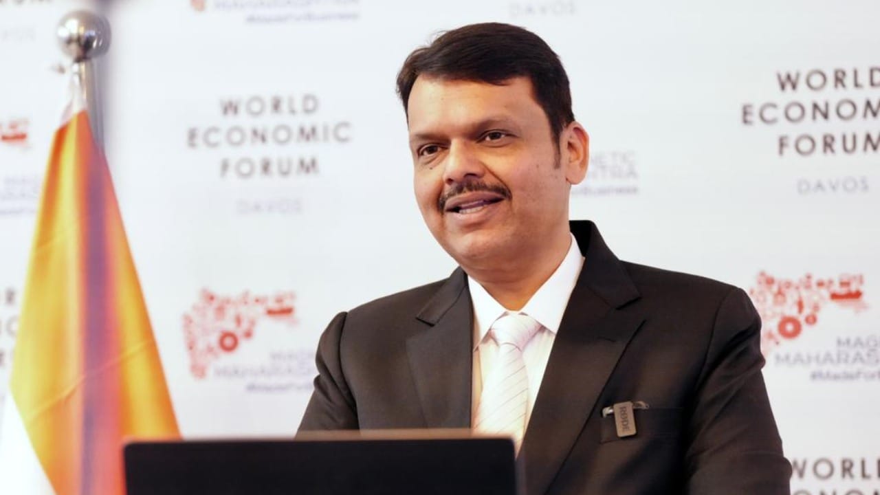 मुख्यमंत्री देवेंद्र फडणवीसांकडून मंत्र्यांची परीक्षा, कोण फेल, कोण पास ...