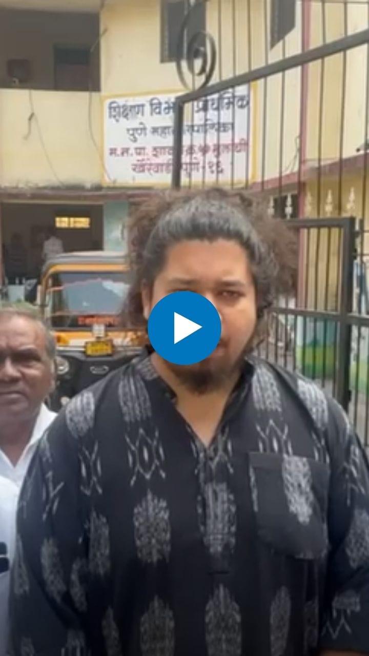 Sujat Ambedkar : सुजात आंबेडकरांनी बजावला मतदानाचा हक्क maharashtra ...