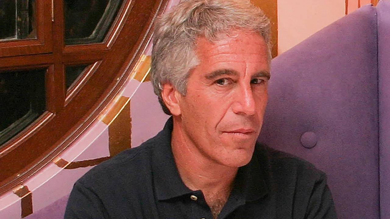 Jeffrey Epstein Files : जेफ्री एपस्टिनच्या रेड रुममध्ये काय घडायचं ...